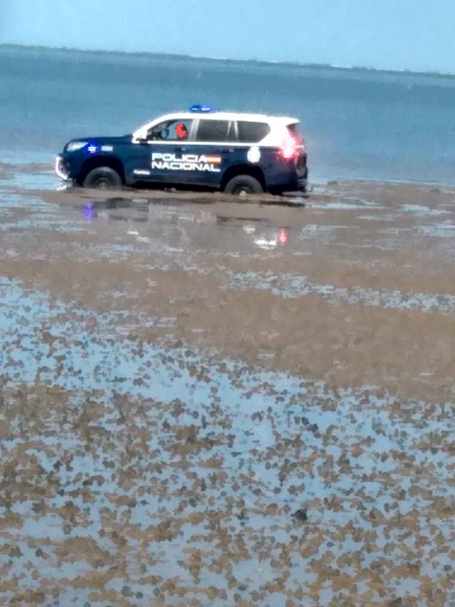 Land Cruiser Police Car Gets Stuck On Beach